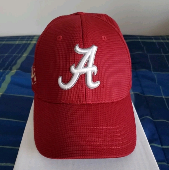 Top of the World | Accessories | Alabama Crimson Tide Fitted Cap | Poshmark